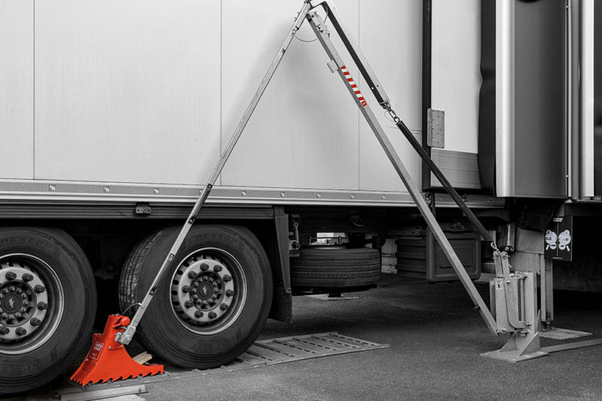 POWER CHOCK® HYBRID | Universal Vehicle Restraint